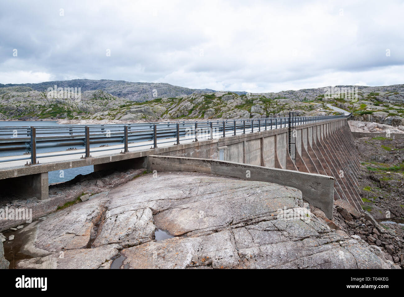 Empty asphalt road top mountain dam hi-res stock photography and images ...