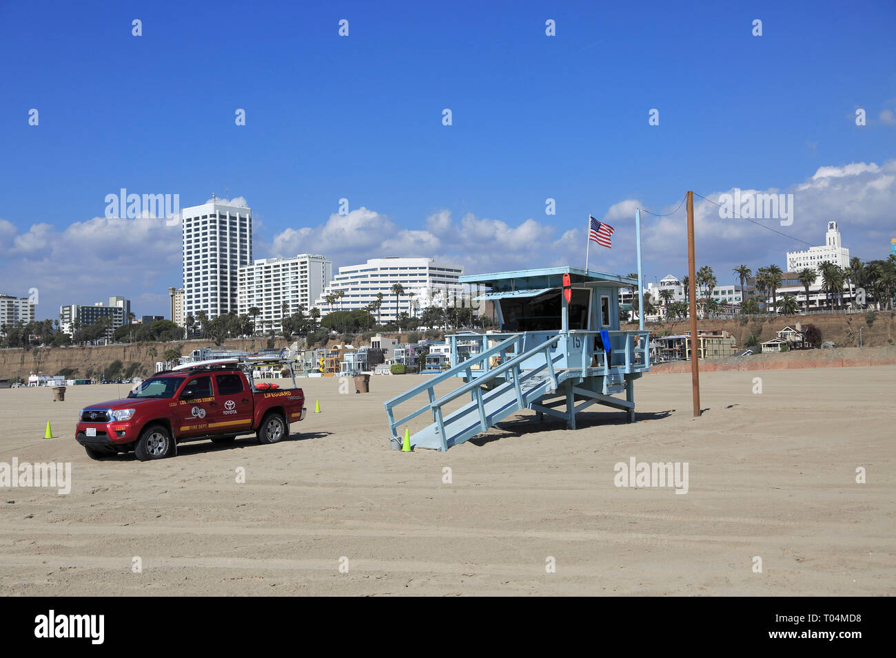 Lifeguard station santa monica beach hi-res stock photography and ...