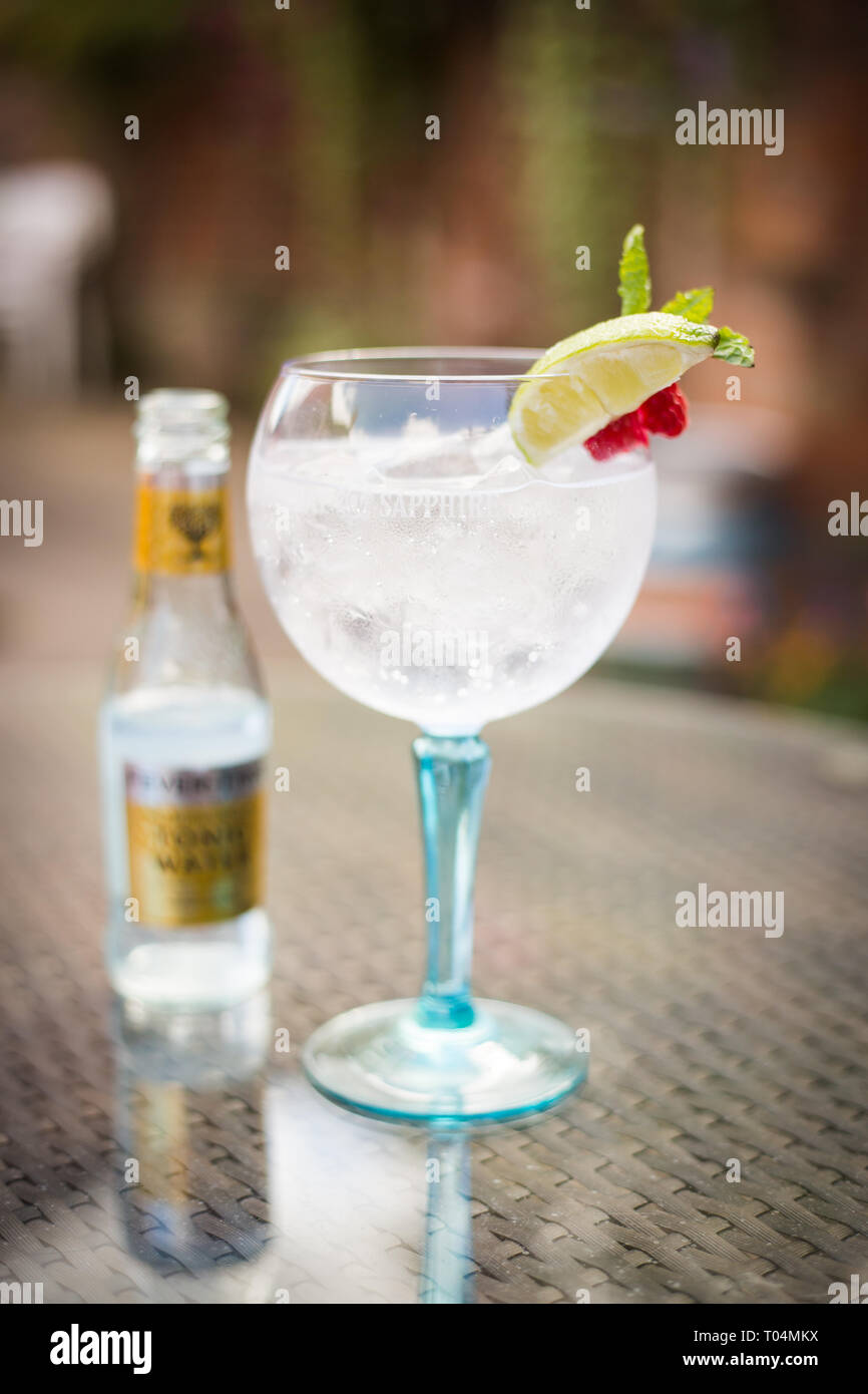 Tonic and gin hi-res stock photography and images - Alamy
