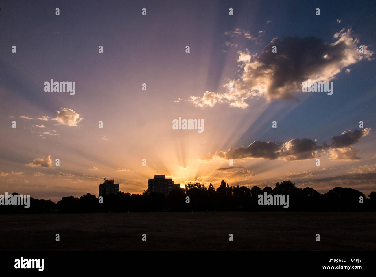 Light beams from sky hi-res stock photography and images - Alamy