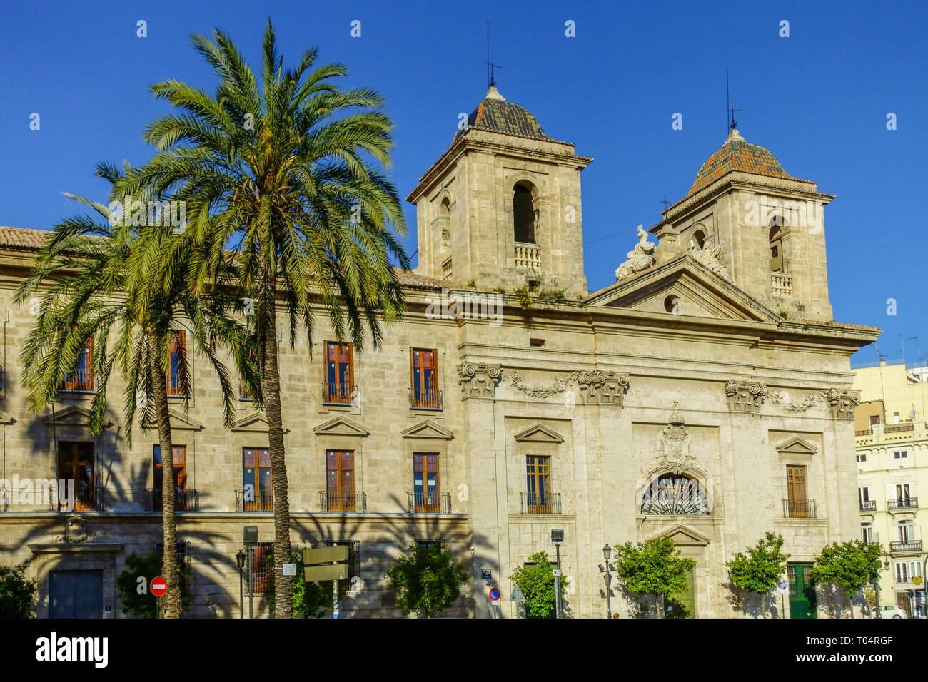 The church and palace of the Temple of Valencia, La iglesia y palacio ...