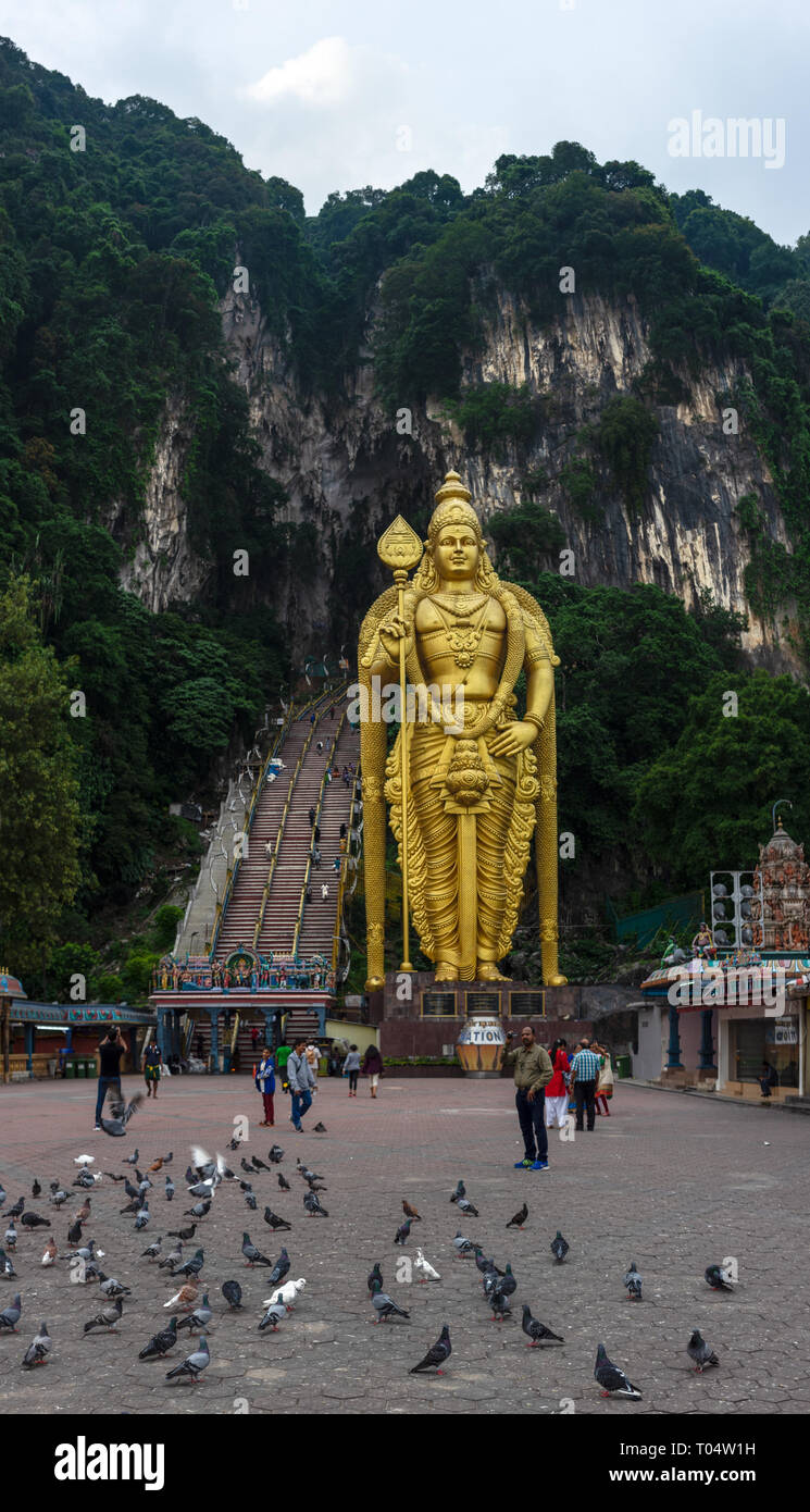Murugan statue batu caves hi-res stock photography and images - Alamy