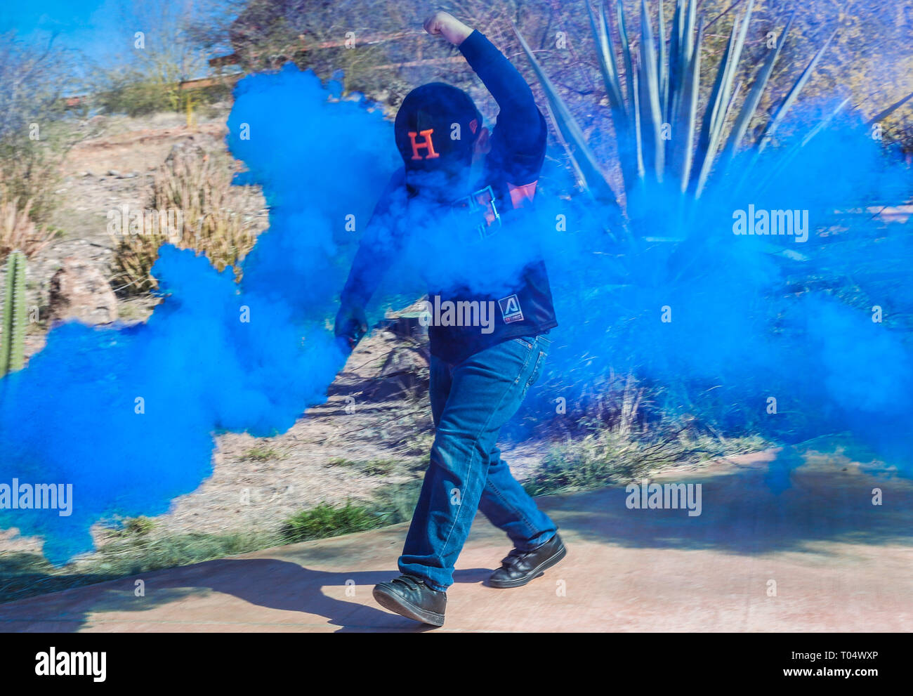 Bombas de color hi-res stock photography and images - Alamy