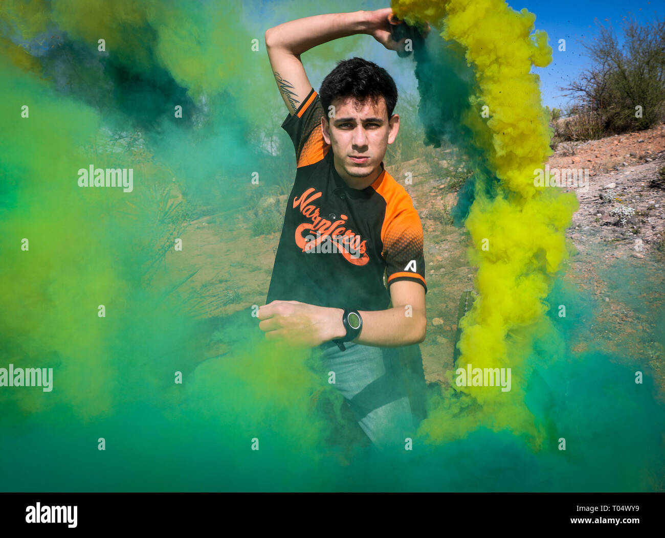 Bombas de color hi-res stock photography and images - Alamy