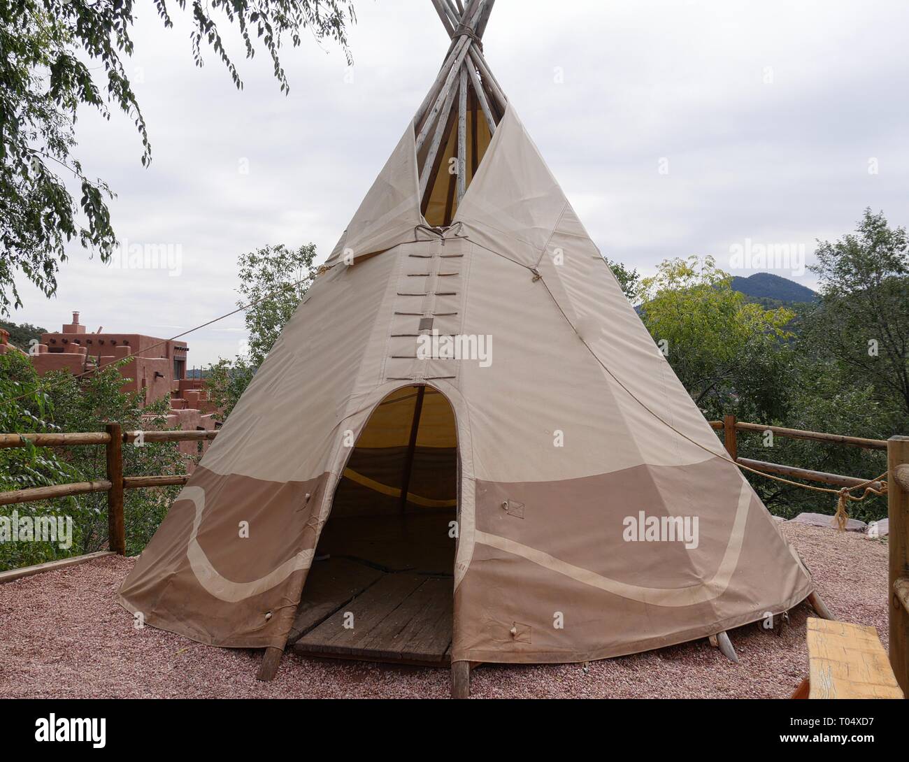 Native american tipi hi-res stock photography and images - Alamy