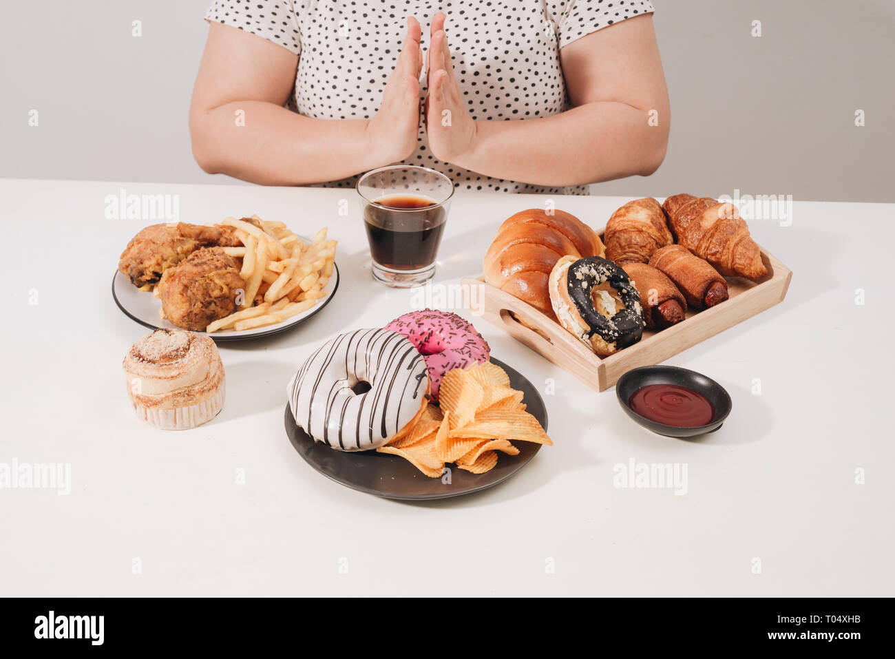 Curvy asian woman hi-res stock photography and images - Alamy