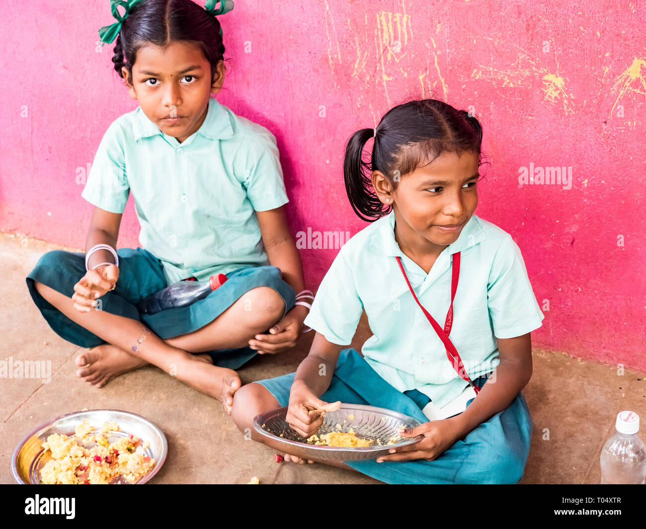 Poor indian children eating hi-res stock photography and images - Alamy
