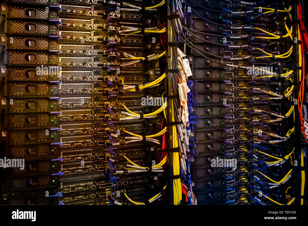 Computer cluster image hi-res stock photography and images - Alamy
