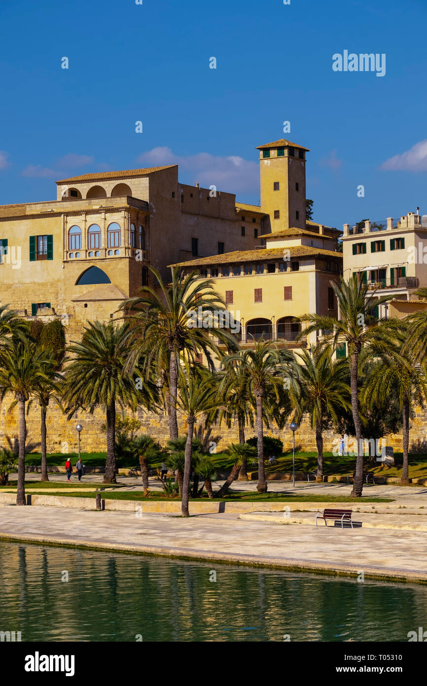 Parc del Mar and historic center, Palma de Mallorca. Majorca, Balearic ...