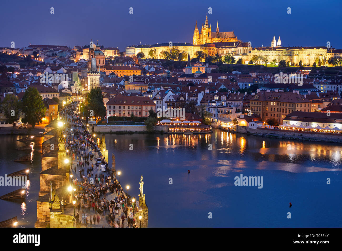 Night view of Charles bridge, Vltava river, and Prague Castle in Prague, Czech Republic Stock ...