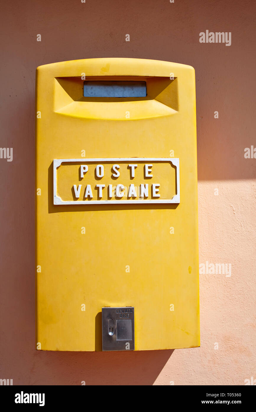Poste Vaticane mailbox Stock Photo - Alamy