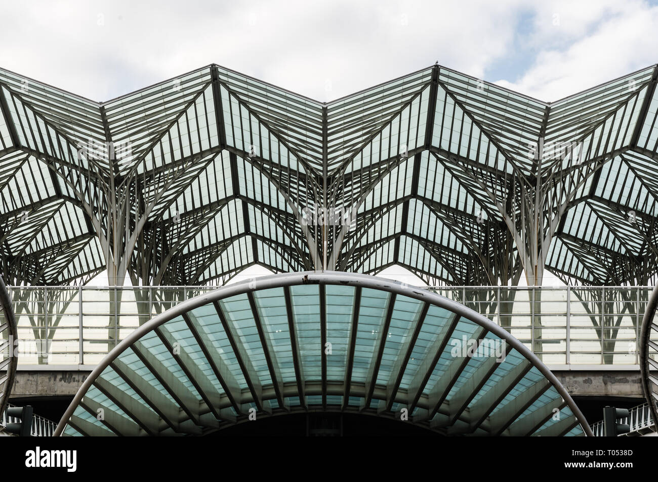 Architecture with straight lines hi-res stock photography and images ...