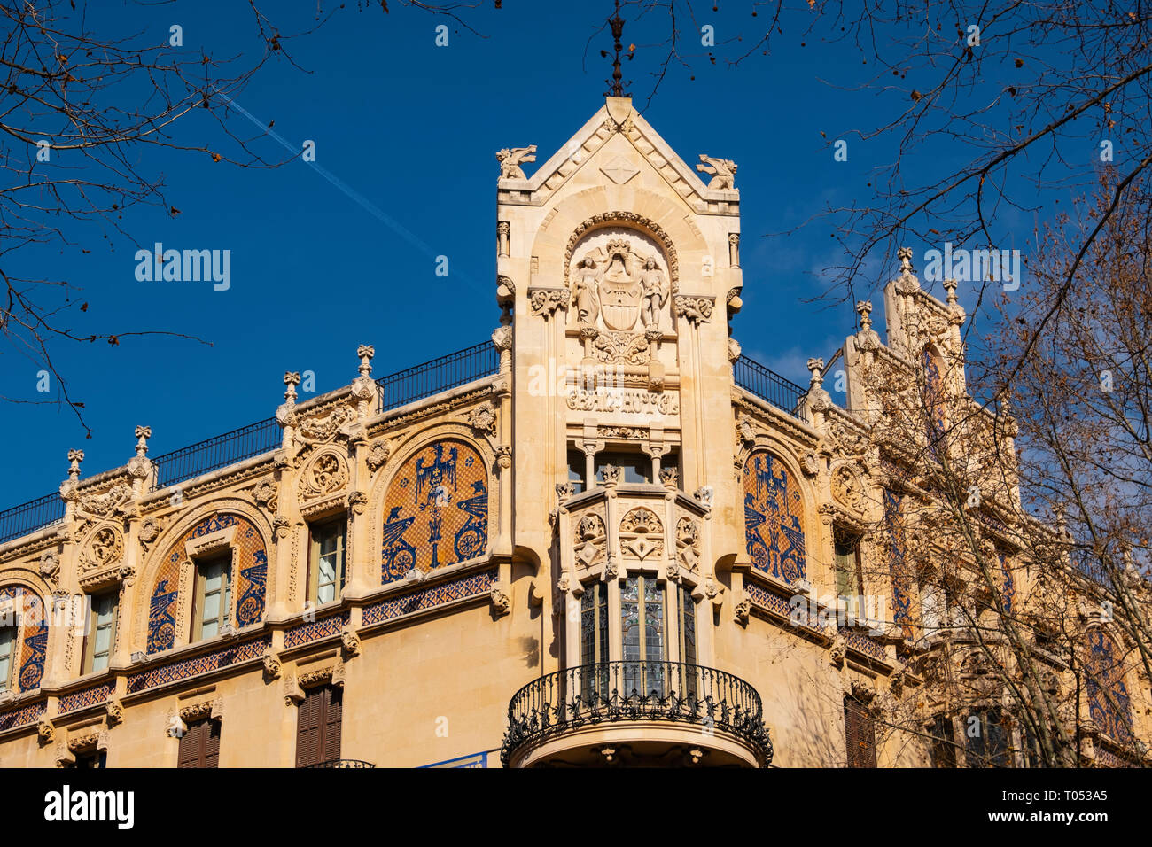 Spain ornate art nouveau architecture hi-res stock photography and ...