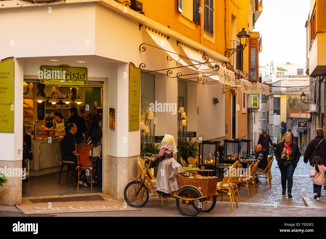 Terrace coffee shop hi-res stock photography and images - Alamy