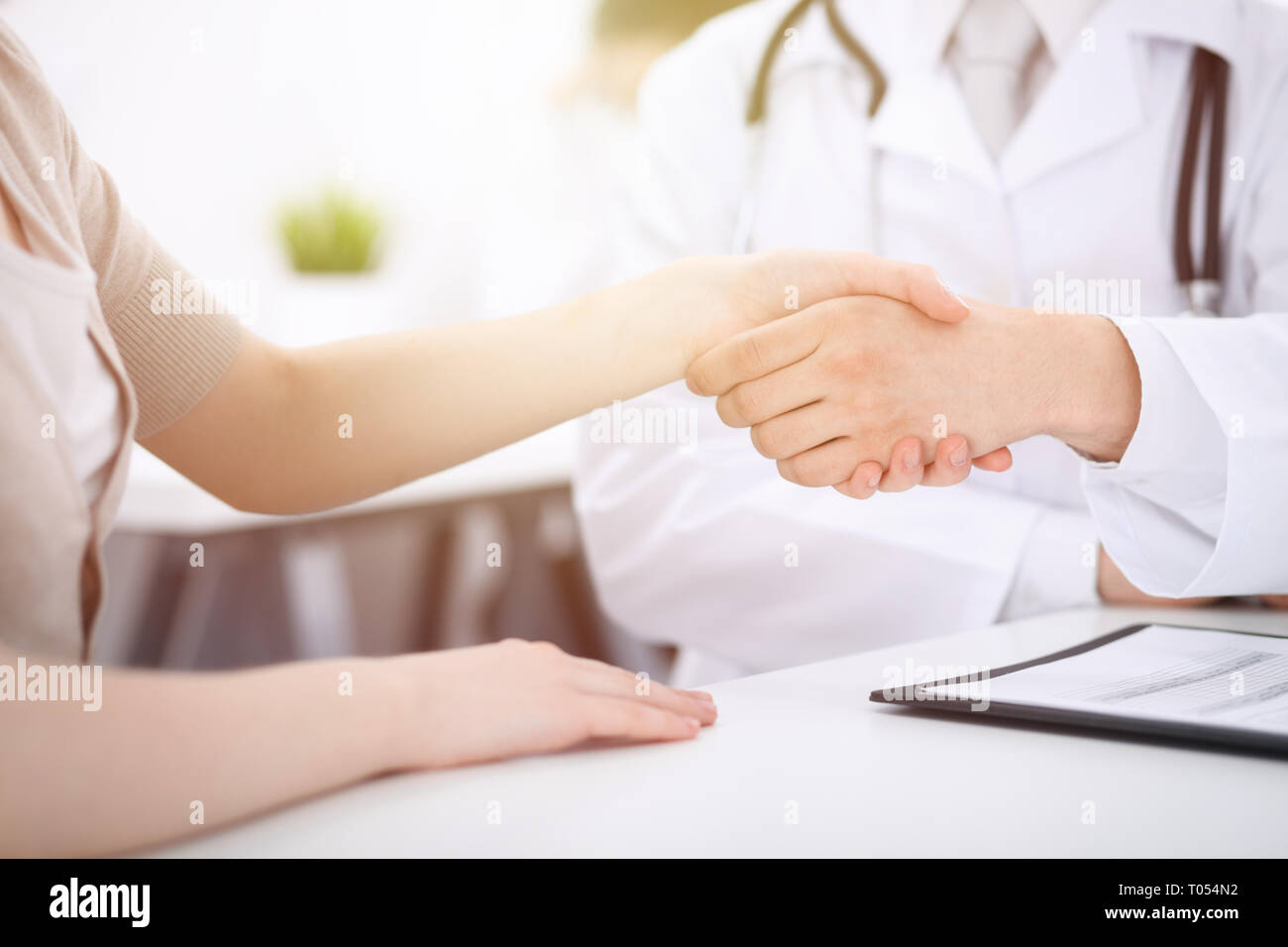 Partnership, trust og doctor and patient, medical ethics concept ...