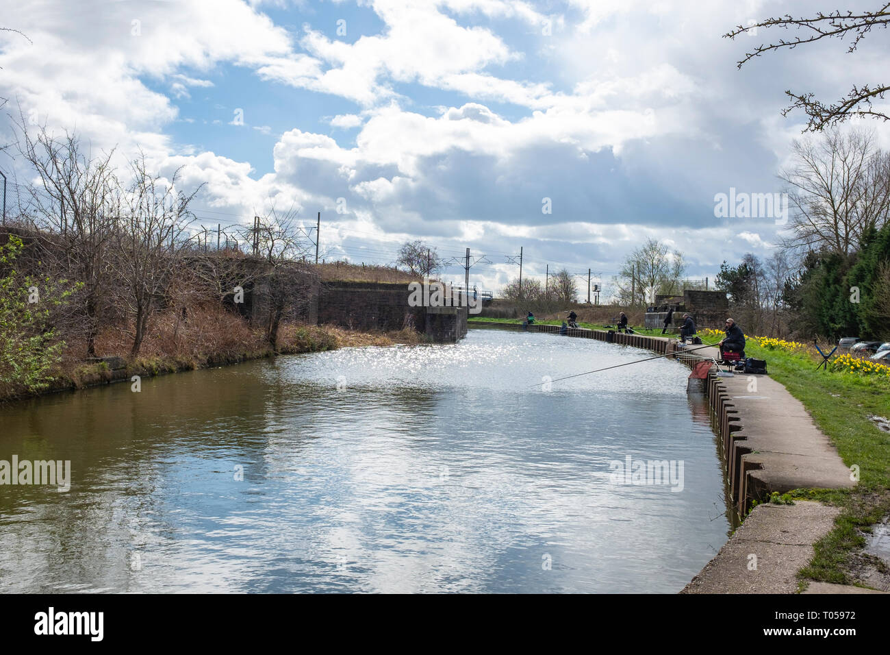 Riverbank fishing uk hi-res stock photography and images - Alamy