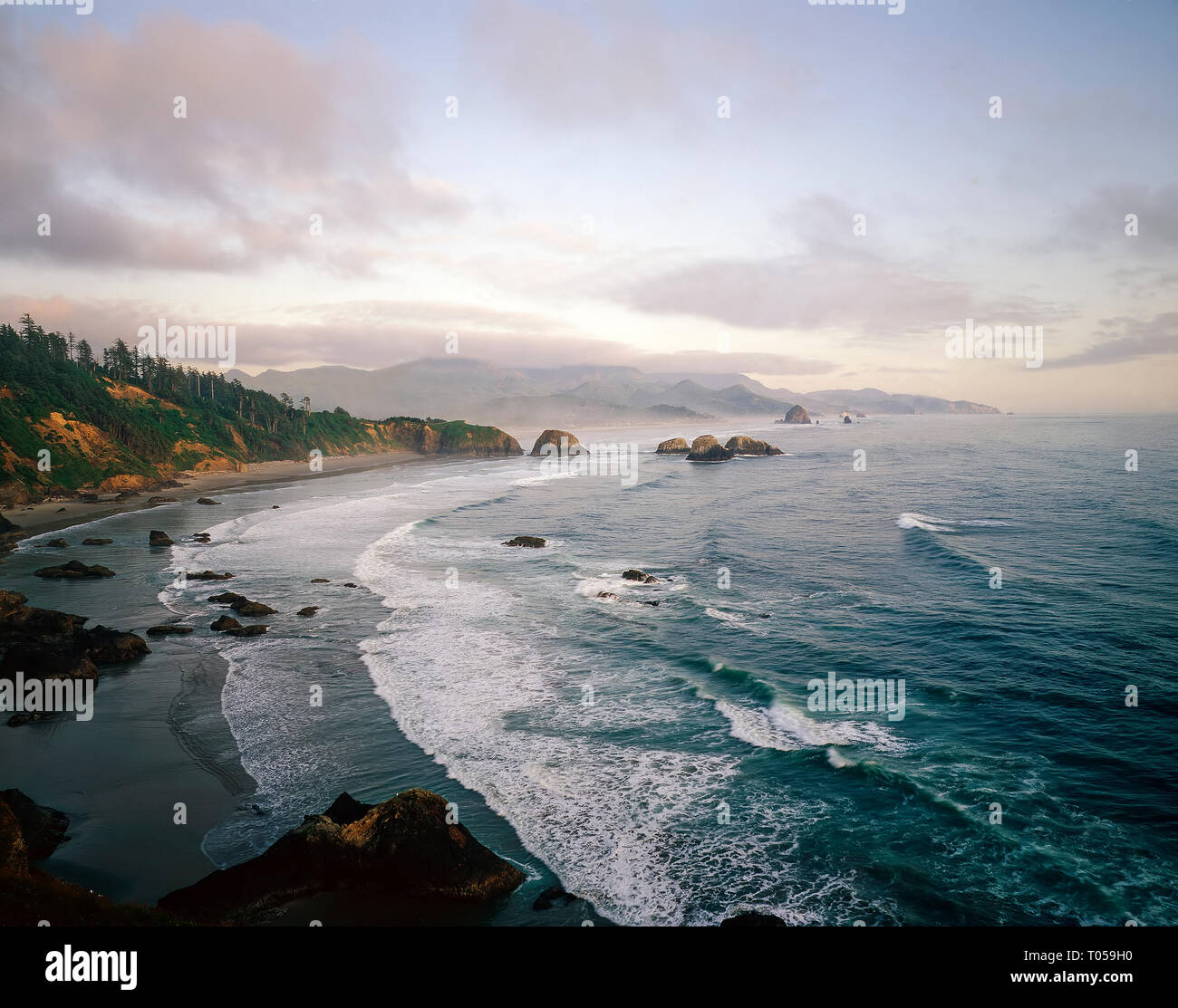 Oregon coast mountains hi-res stock photography and images - Alamy