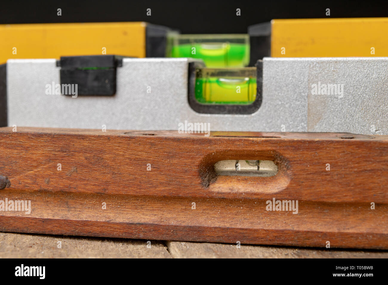 Measuring the slope of a surface using a spirit level. Measuring ...
