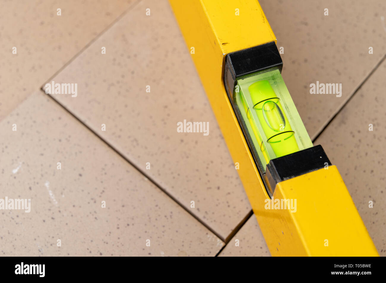 Measuring the slope of a surface using a spirit level. Measuring ...