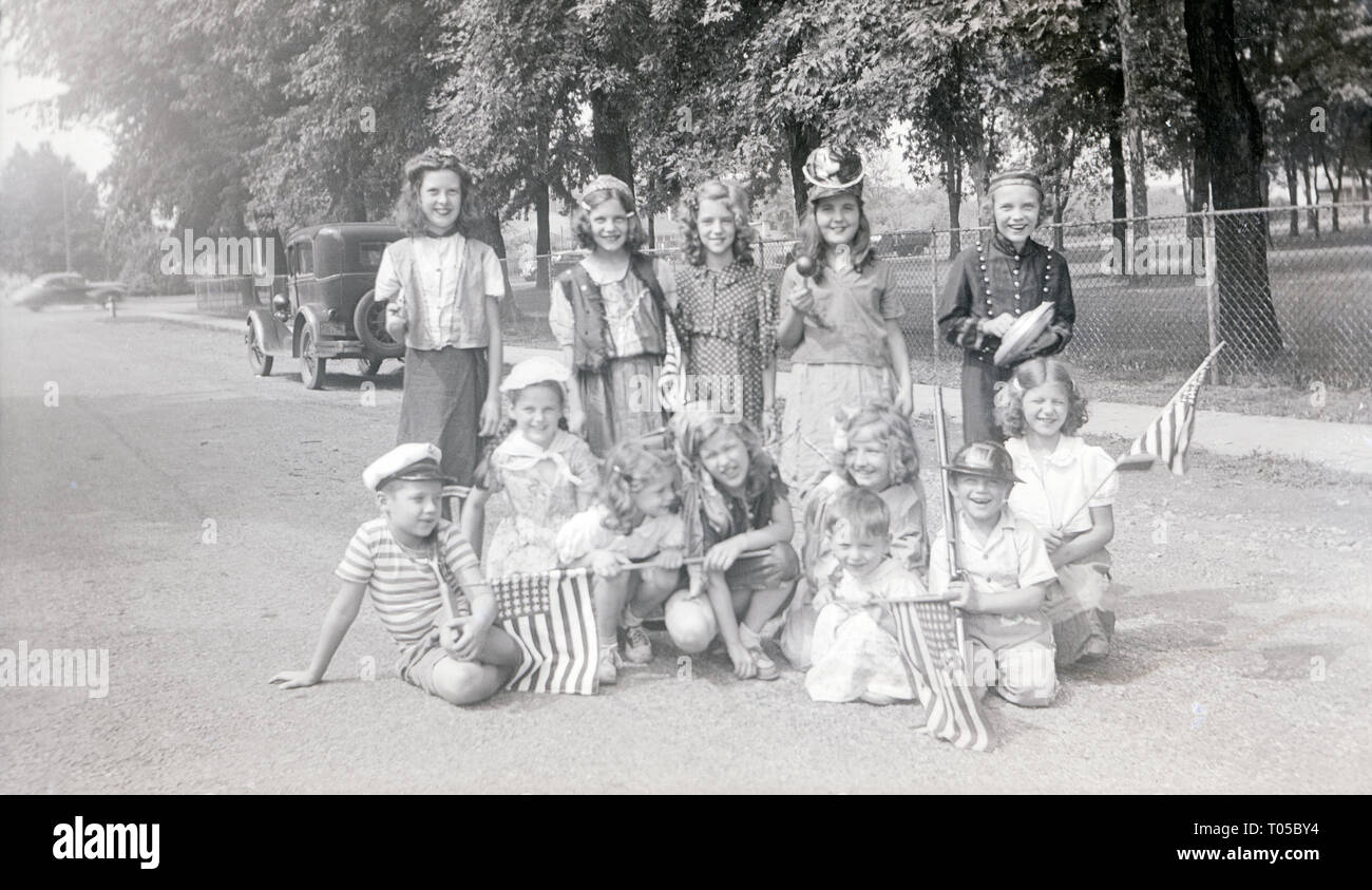 1930s kids hi-res stock photography and images - Alamy
