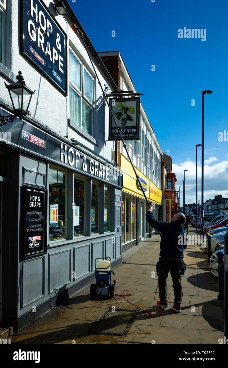 Extendable brush hi-res stock photography and images - Alamy