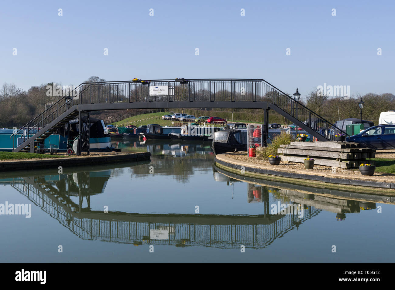 Entrance from the Grand Union canal under a pedestrian bridge to ...
