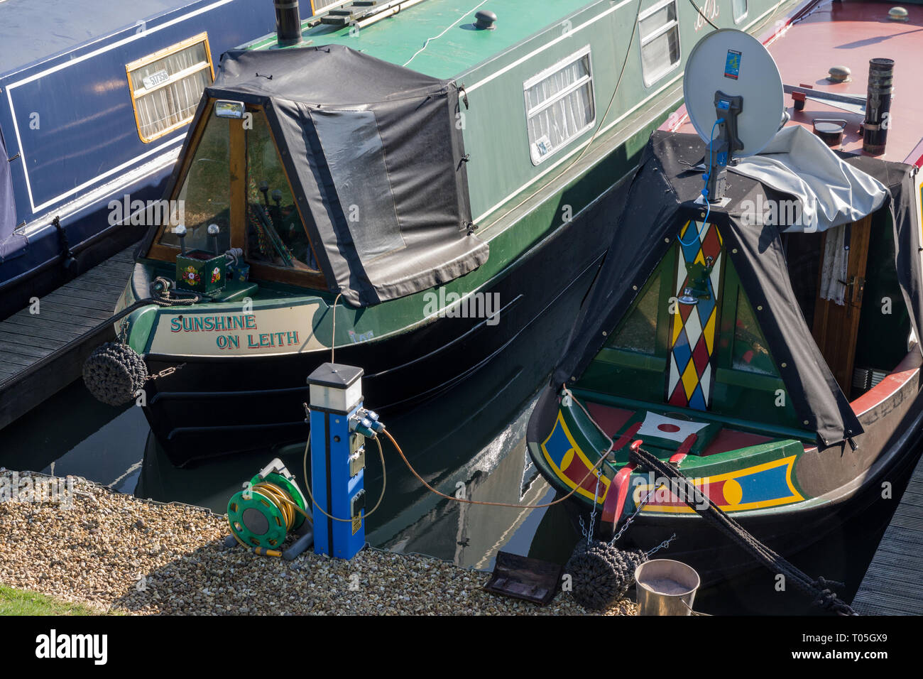 Canal boat art uk hi-res stock photography and images - Alamy