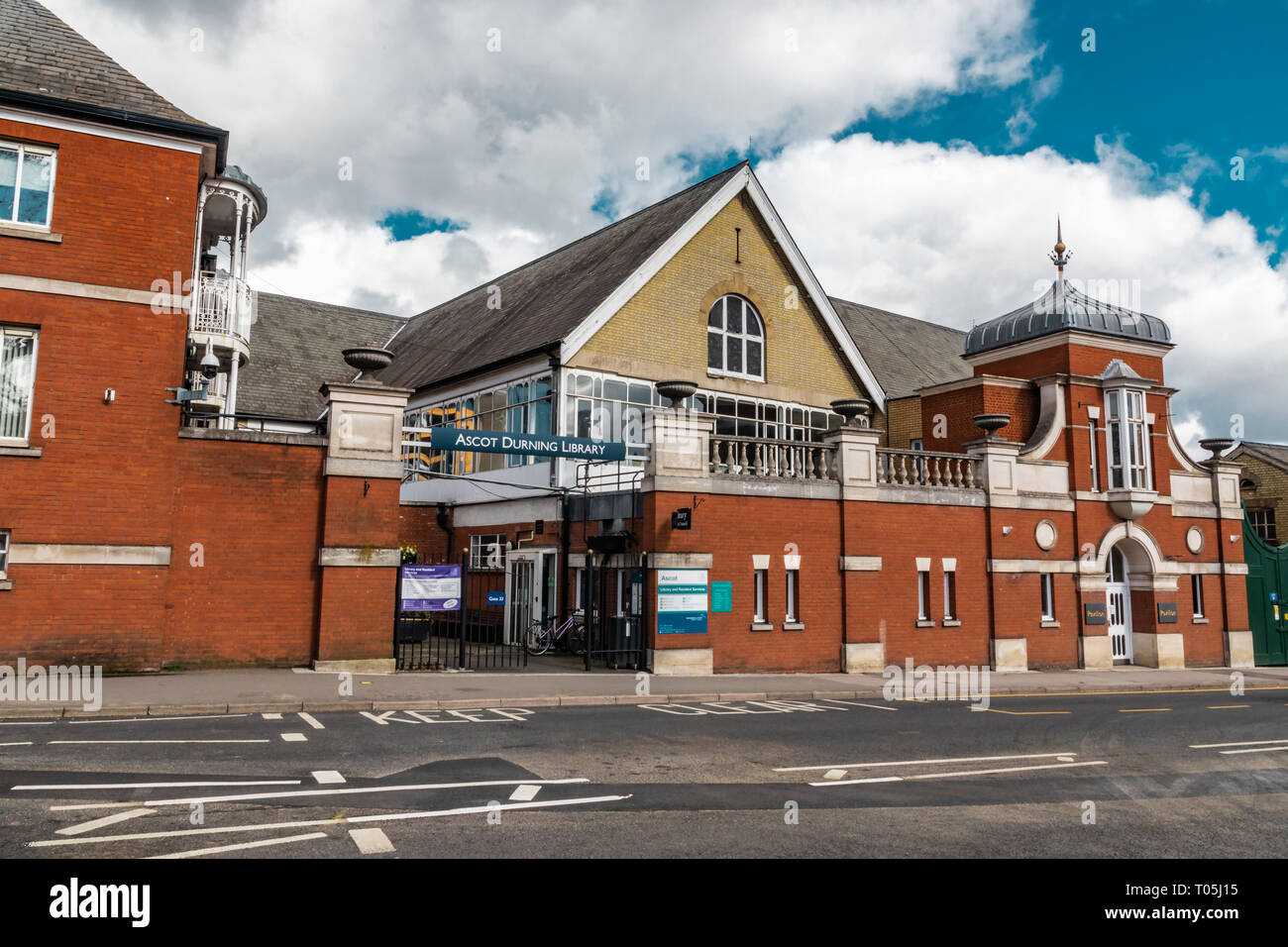 Ascot town hi-res stock photography and images - Alamy