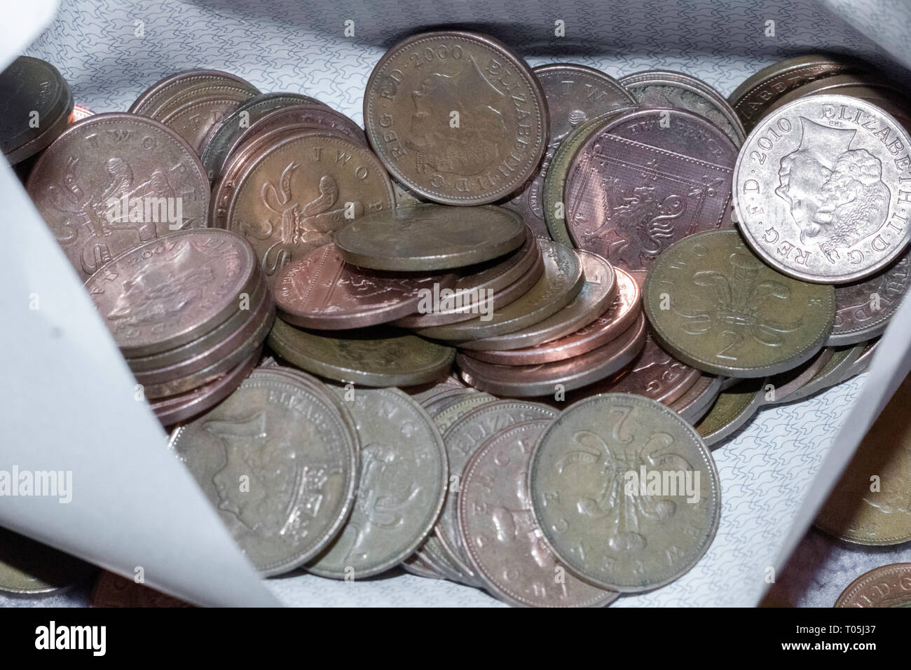 Full bag of 2p coints Stock Photo - Alamy