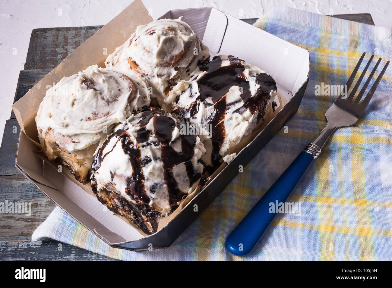 Cinnabon box hi-res stock photography and images - Alamy