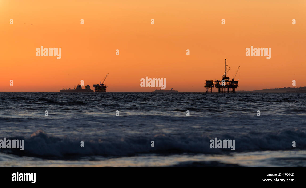 Offshore oil rig sunset california hi-res stock photography and images ...
