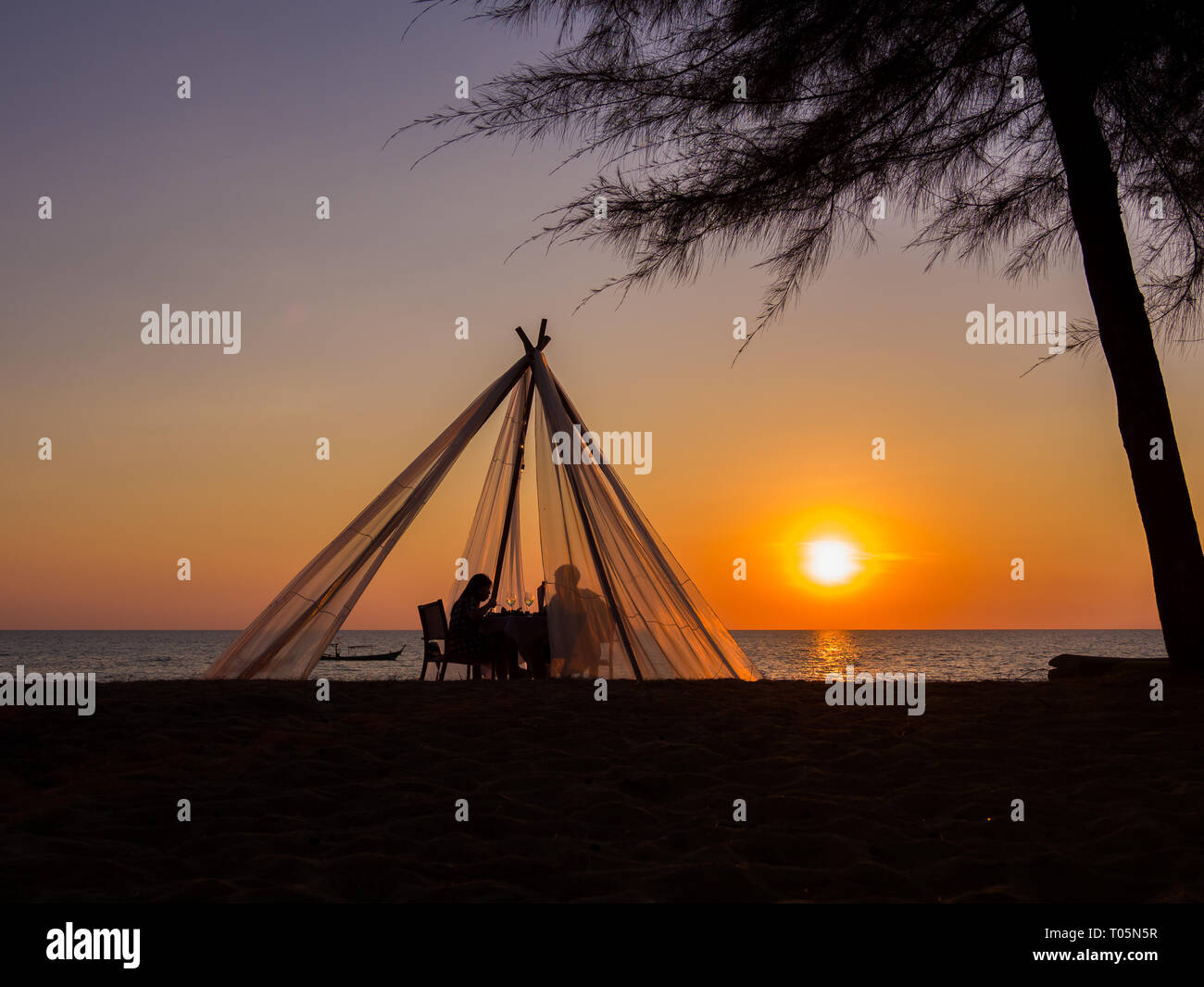 Dinner table for two at the beach at sunset Stock Photo - Alamy