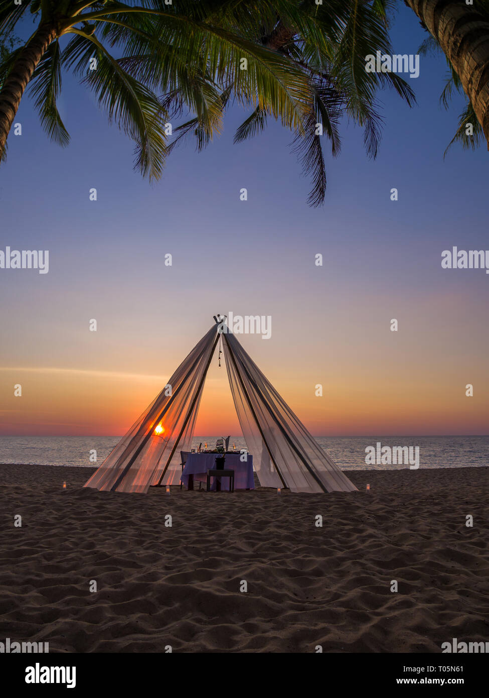 Dinner table for two at the beach at sunset Stock Photo - Alamy