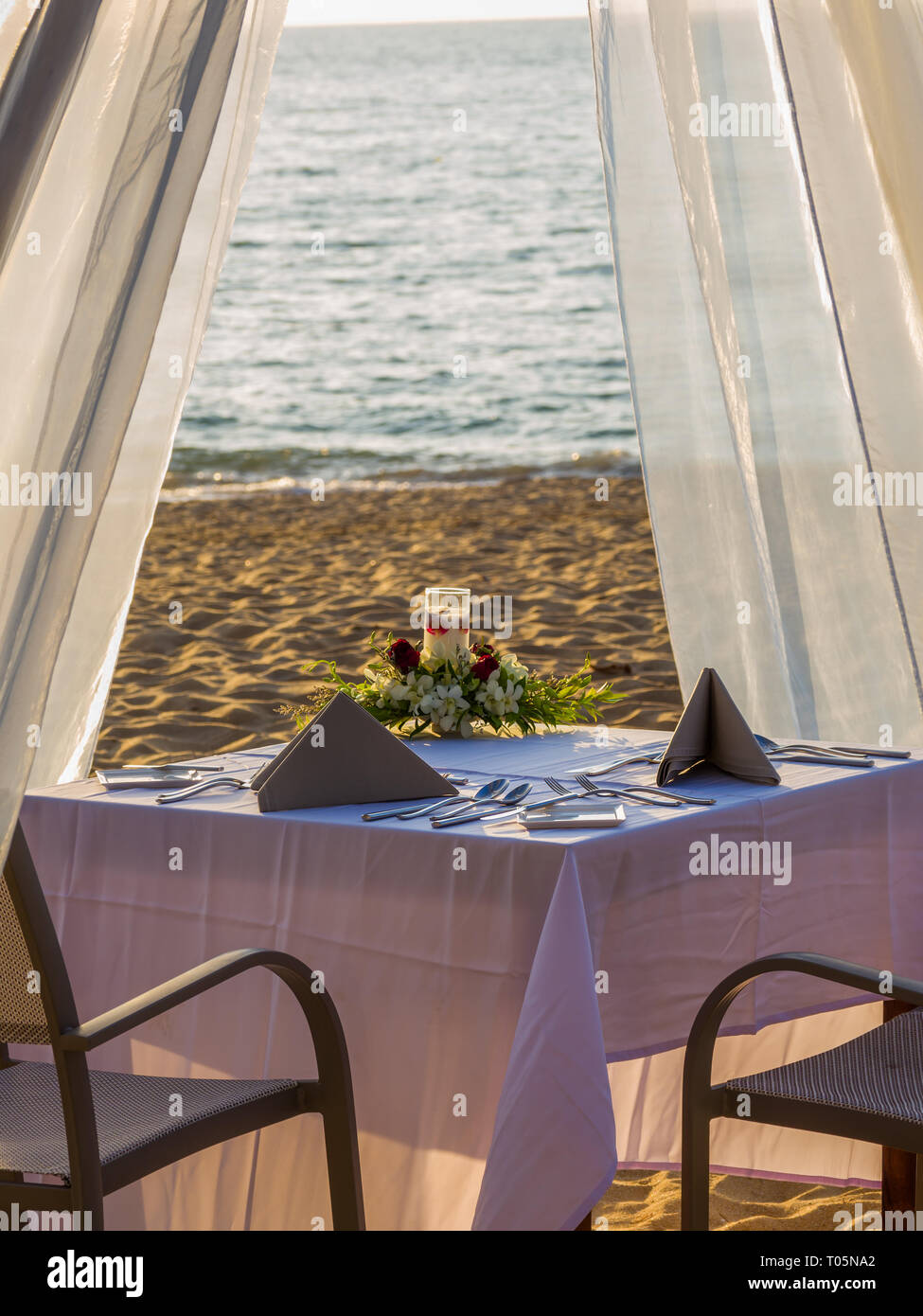 Dinner table for two at the beach at sunset Stock Photo - Alamy