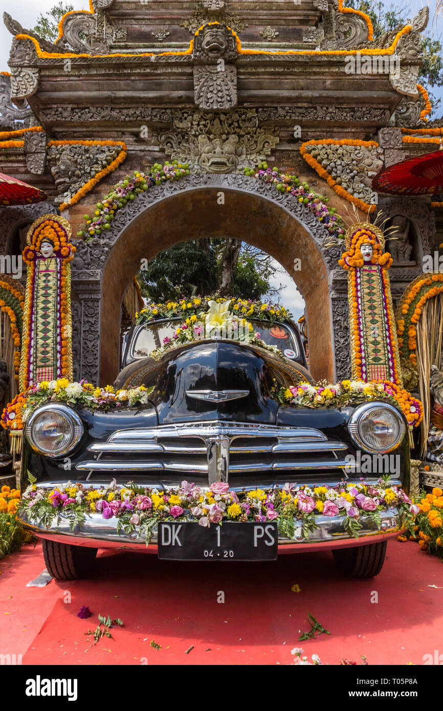 Ubud bali indonesia old car hi-res stock photography and images - Alamy