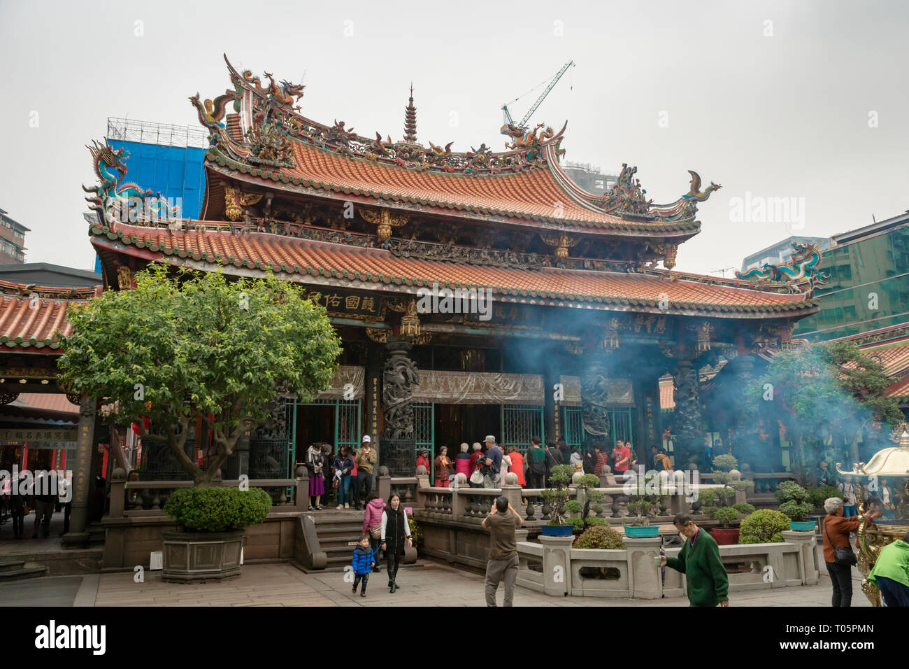 Taipei, Taiwan - March 2019: Long Shan Temple and visitors in Taipei ...