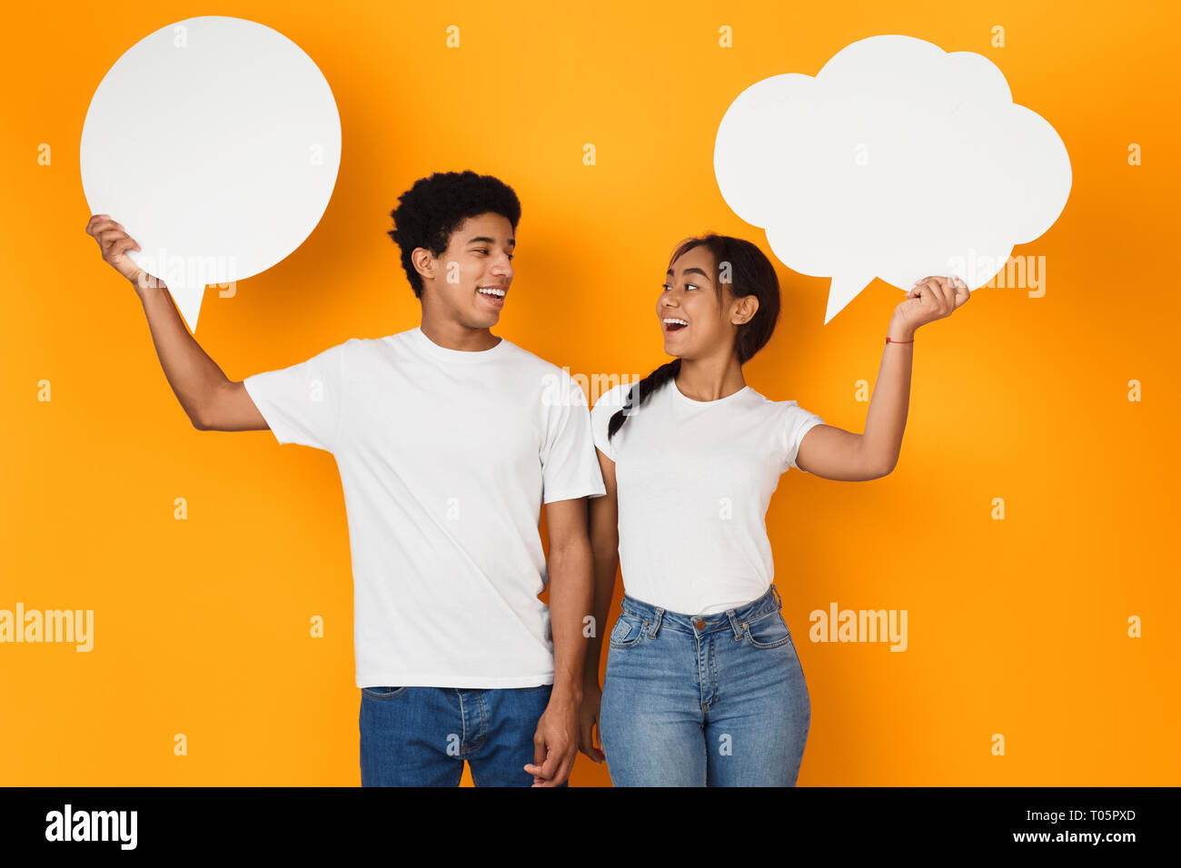 Speech bubbles. Teenage couple with blank placards Stock Photo - Alamy