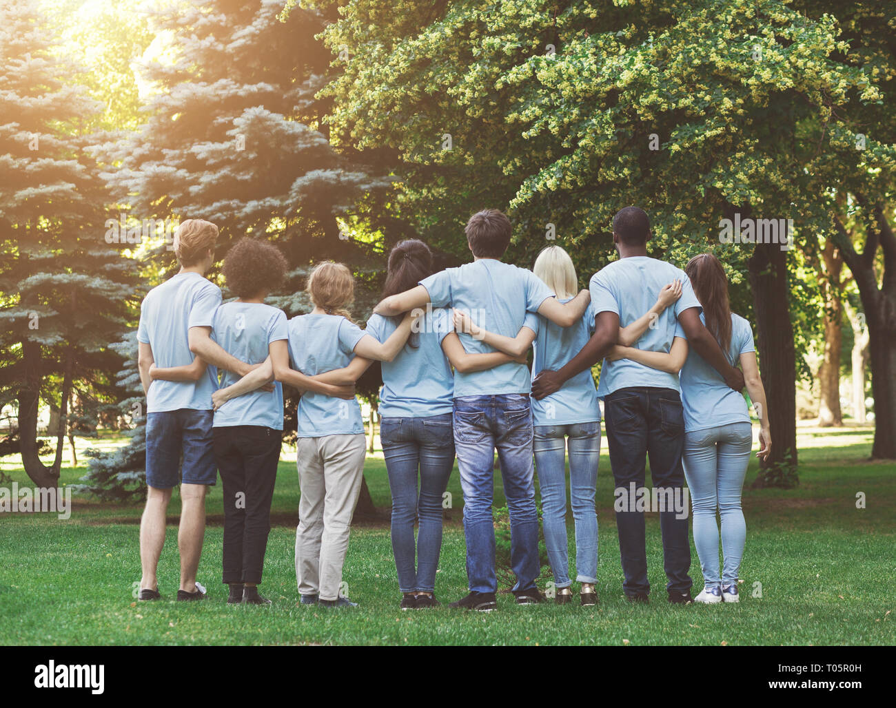 Volunteers hugging hi-res stock photography and images - Alamy