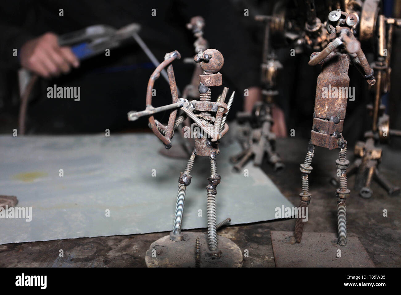 Scrap metal art images hi-res stock photography and images - Alamy