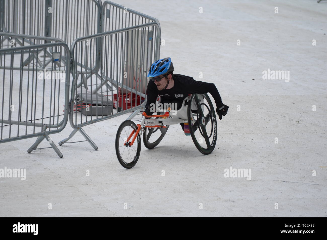 Wheelchair marathon amateur hi-res stock photography and images - Alamy