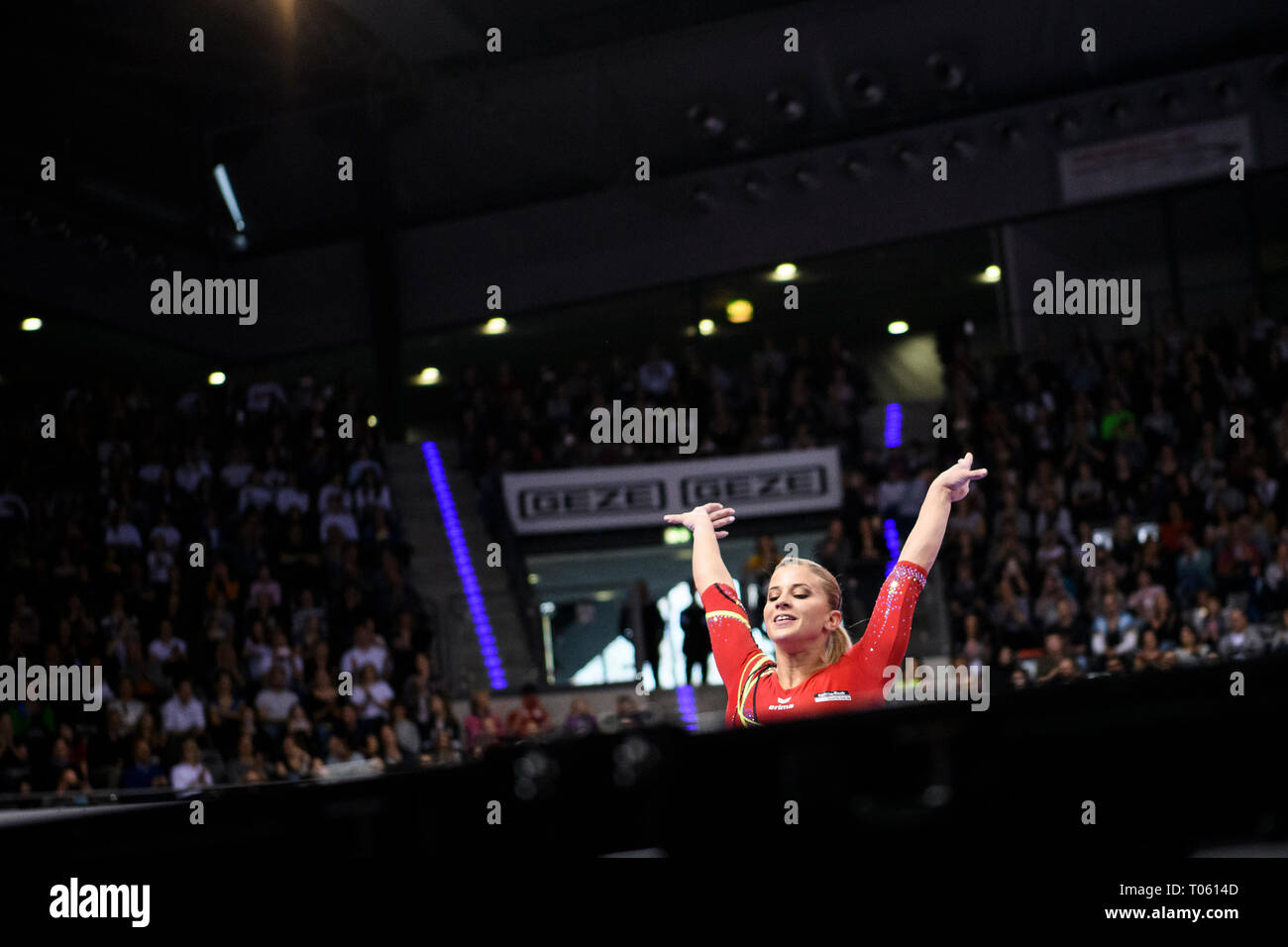Ladies gymnast beam hi-res stock photography and images - Alamy