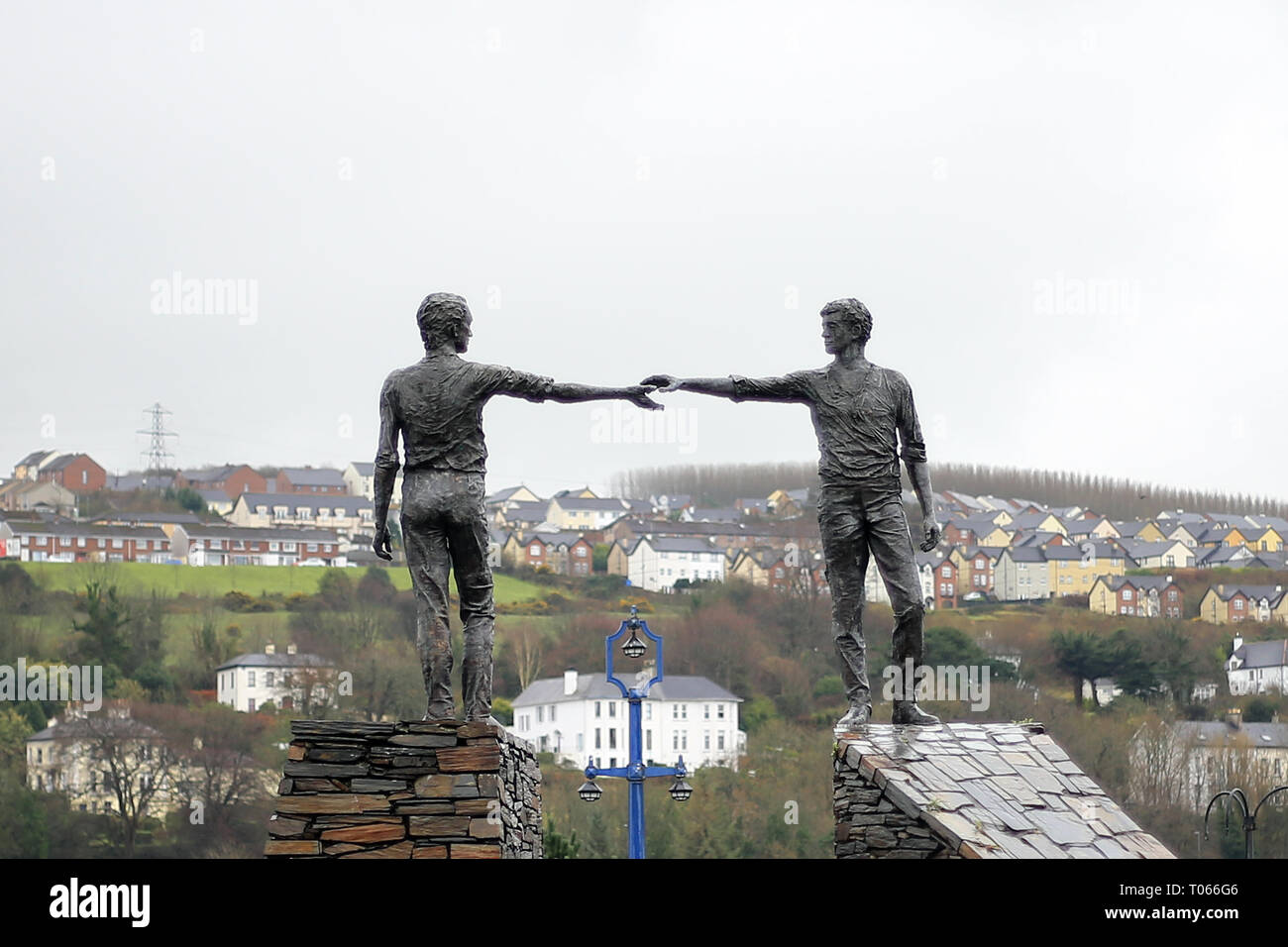 Hands across divide sculpture hi-res stock photography and images - Alamy