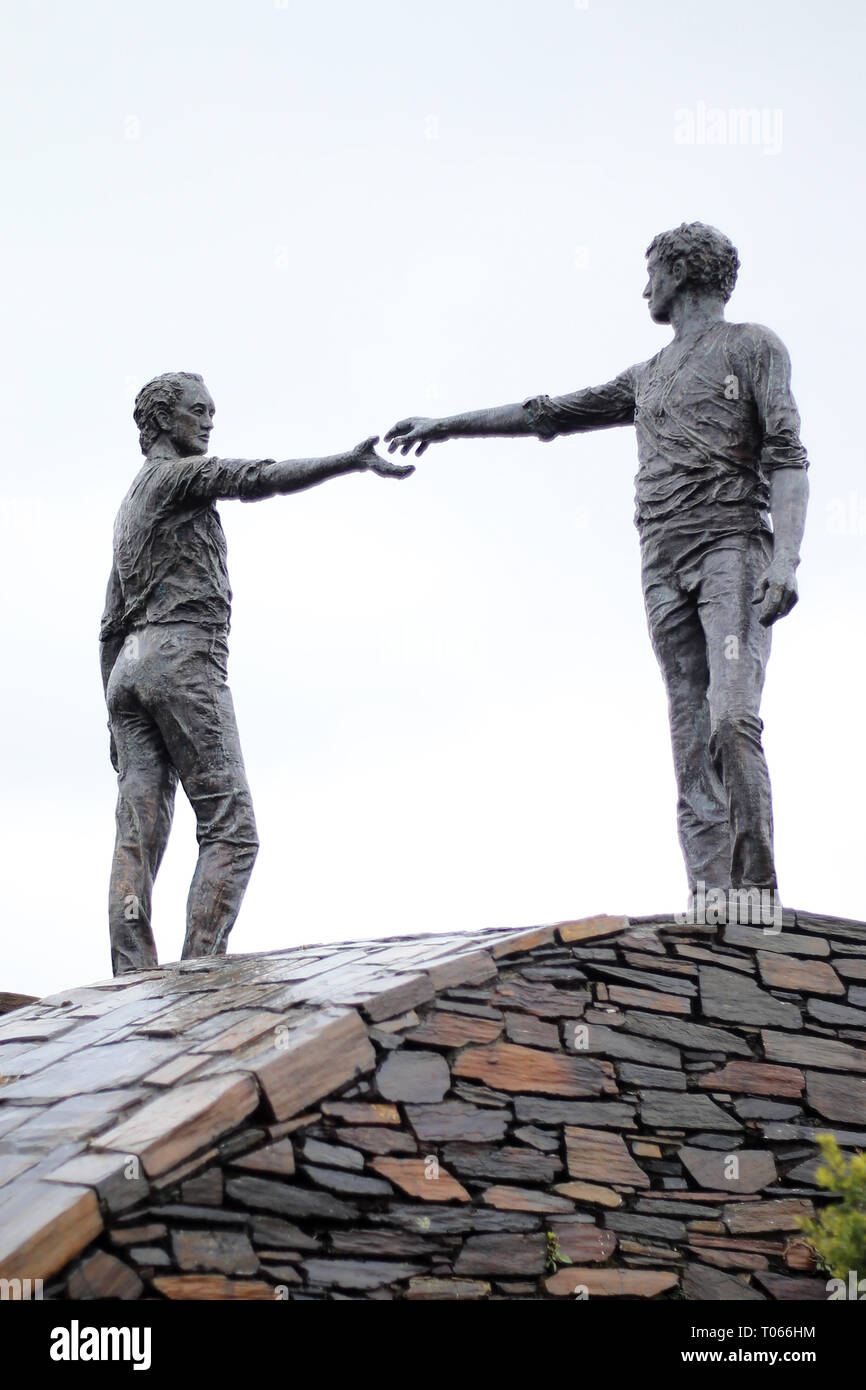Londonderry, Northern Ireland. 16th Mar 2019. Hands across the divide ...