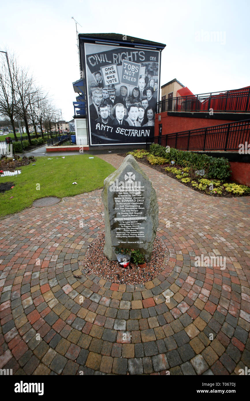 Peace statue derry hi-res stock photography and images - Alamy