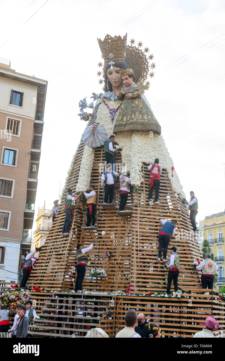 Falleros hi-res stock photography and images - Alamy