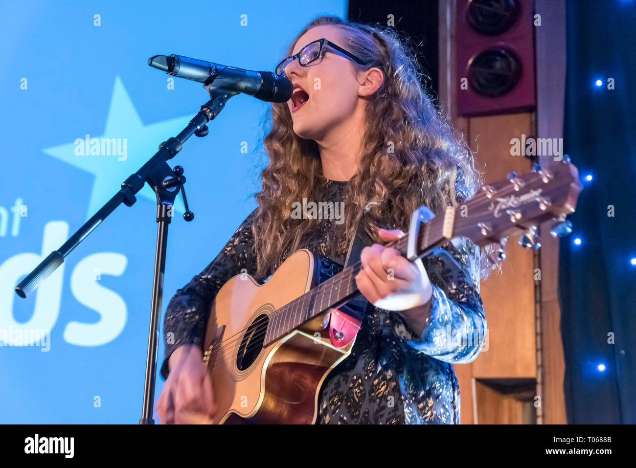 Girl singing stage hi-res stock photography and images - Alamy