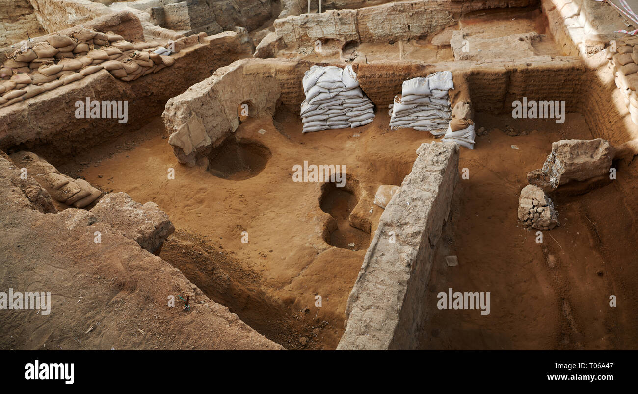 çatalhöyük burial hi-res stock photography and images - Alamy