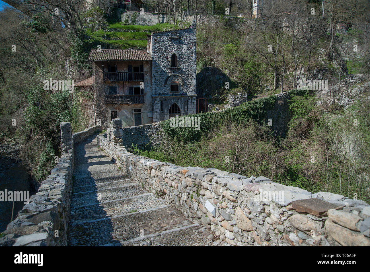 ancient cobblestone street Stock Photo - Alamy