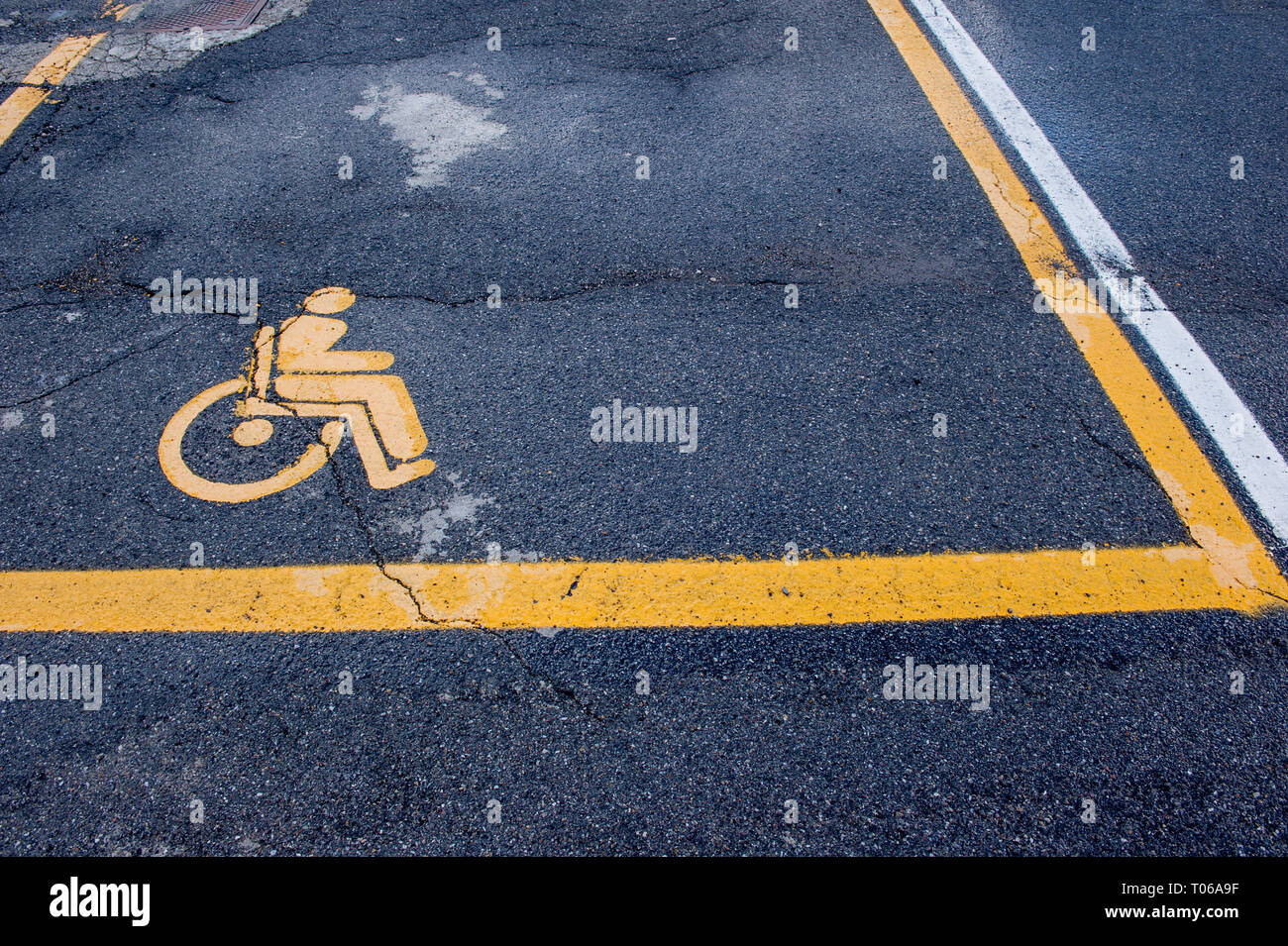 parking space for disabled Stock Photo - Alamy