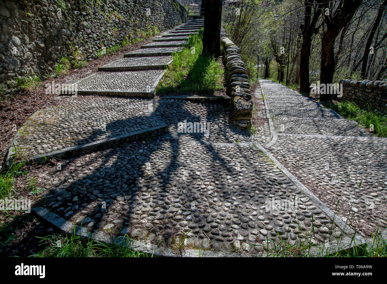 ancient cobblestone street Stock Photo - Alamy